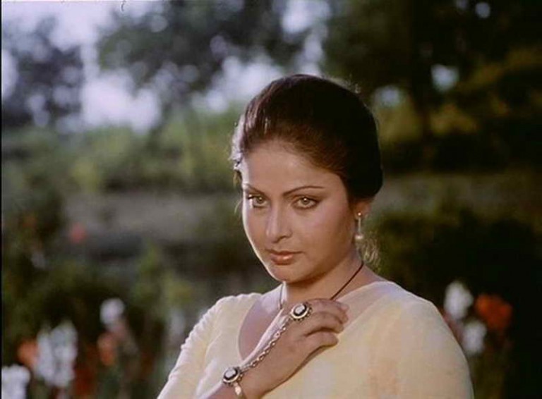 Rakhee Gulzar Height And Weight Celebrity Weight Page 3
